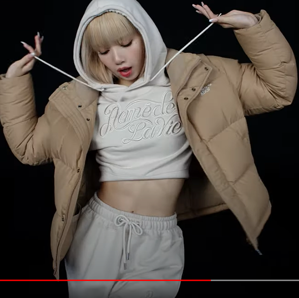 ktown4u.com : (LISA Random 1 Out of 5 Gifts) Basic Logo A Emblem Patch ...